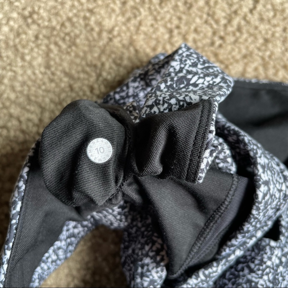 Lululemon Rack Pack Bra Sz 10 Black & White - Gem